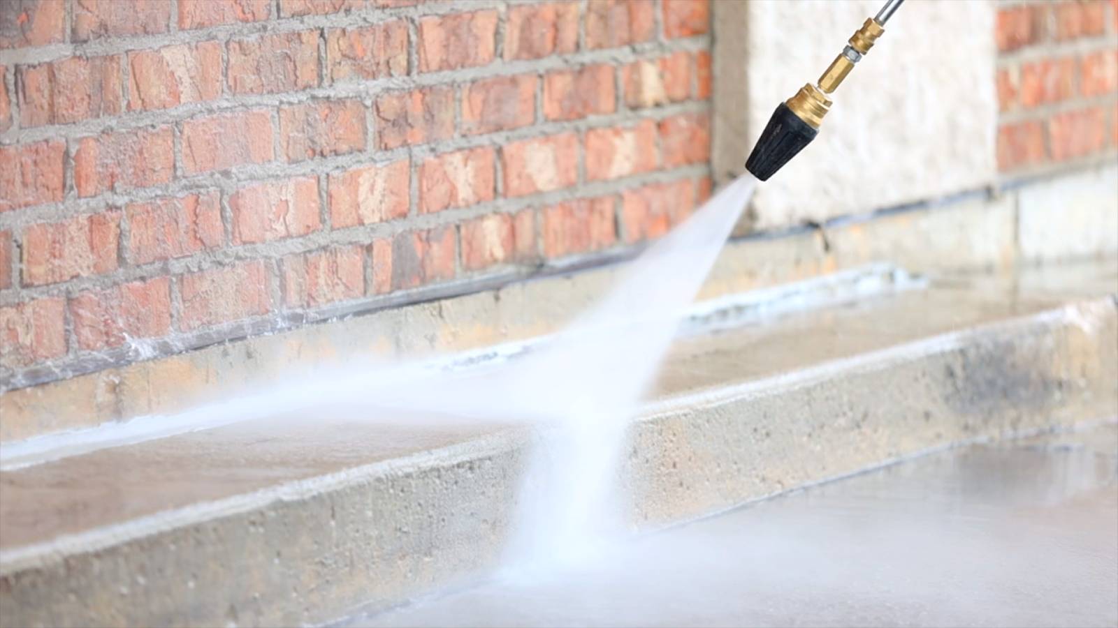Get the Best Commercial Pressure Washing Prices | Look Outside
